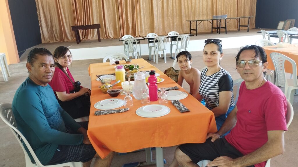 Pastor Manoel Carlos comemorou o seu aniversário com casal de amigos na ...