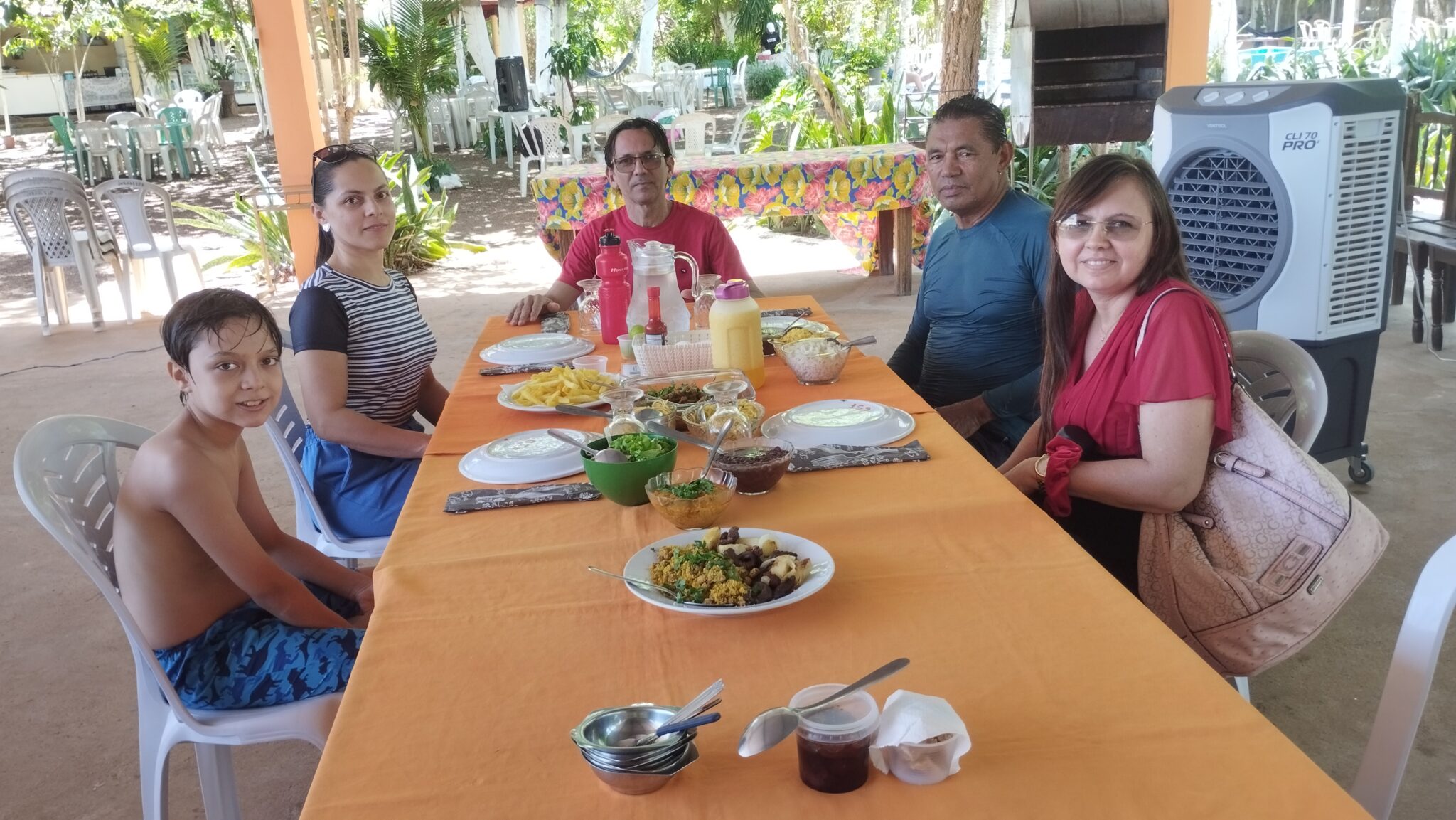 Pastor Manoel Carlos comemorou o seu aniversário com casal de amigos na ...